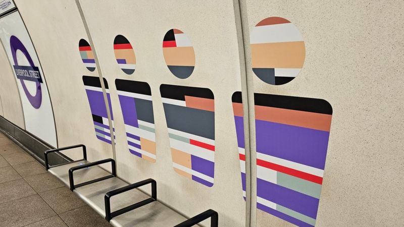 Elizabeth line trial to cover platform 'ghost' marks - BBC News