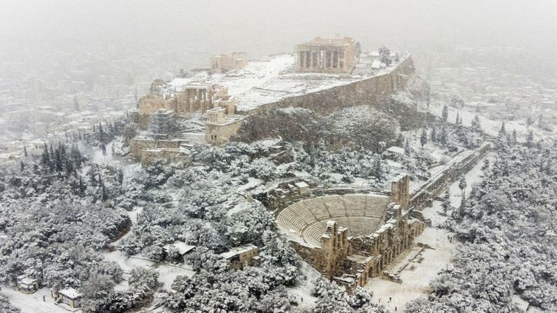 Greece Snowstorm: Thousands of drivers left stranded as storm hits ...