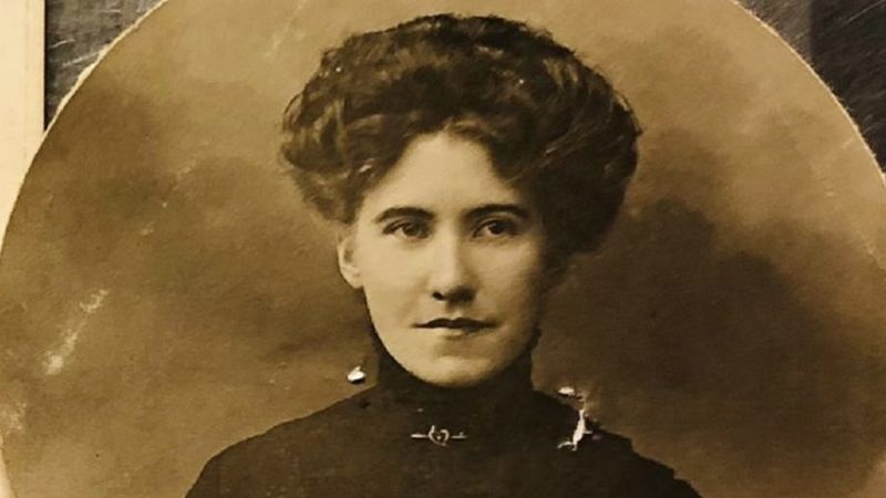 Helen Mitchell: The housekeeper who became a 1920s radio star - BBC News