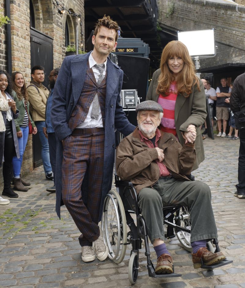 Bernard Cribbins: Doctor Who pays tribute to veteran actor - BBC News