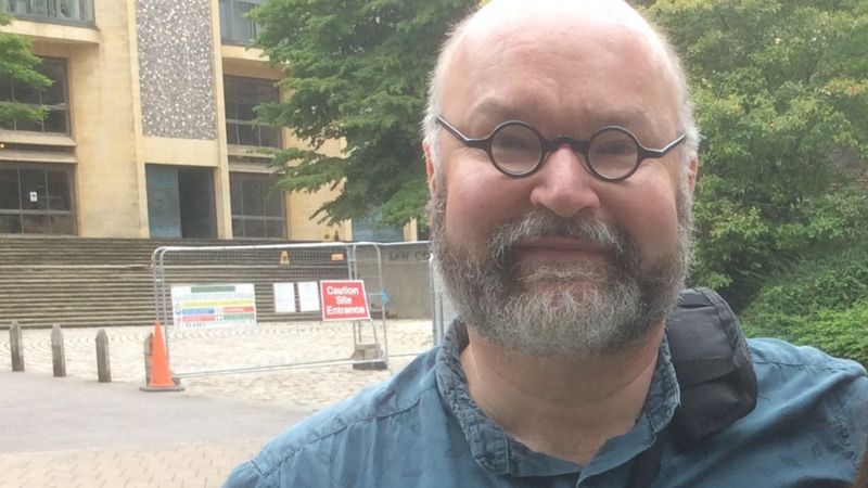 Ex-priest Andrew Hawthorne sentenced for fraud - BBC News