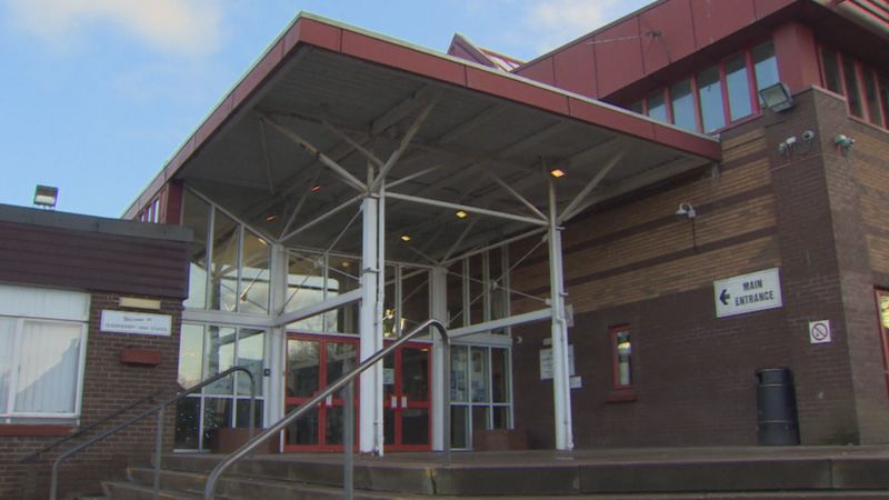 Fifteen-year-old maths star accepted for Edinburgh PhD - BBC News