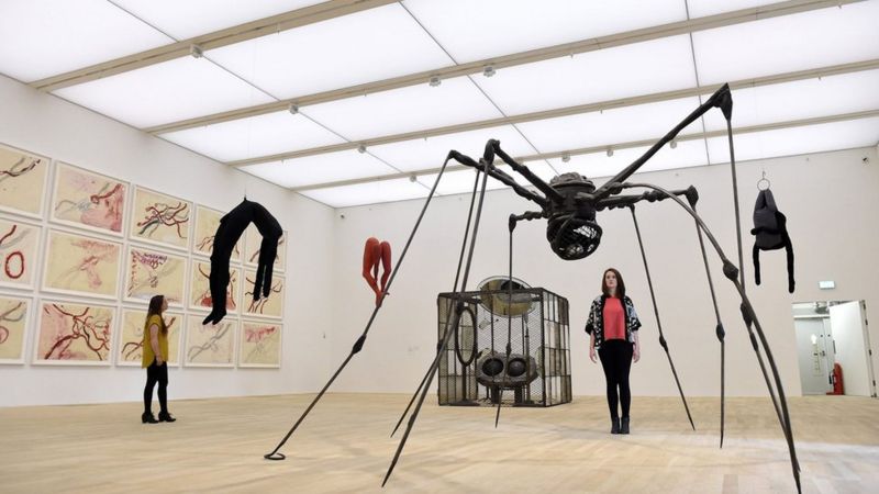 New Tate Modern attracts record visits - BBC News