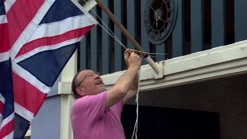 Queen Elizabeth II: Northern Ireland shocked and saddened at monarch's ...