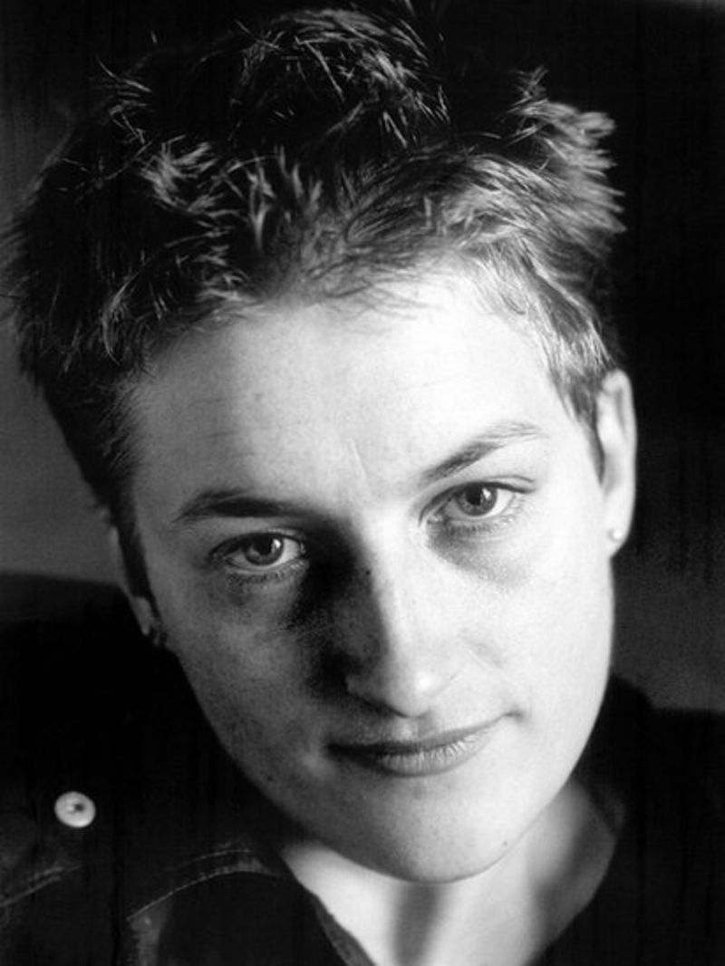 Sarah Kane 'vindicated' by National Theatre debut - BBC News