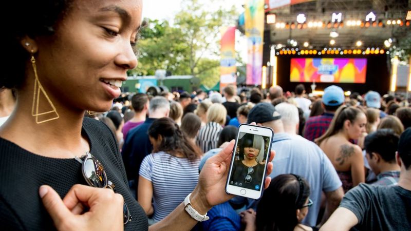 How chat apps are transforming the global conversation - BBC News