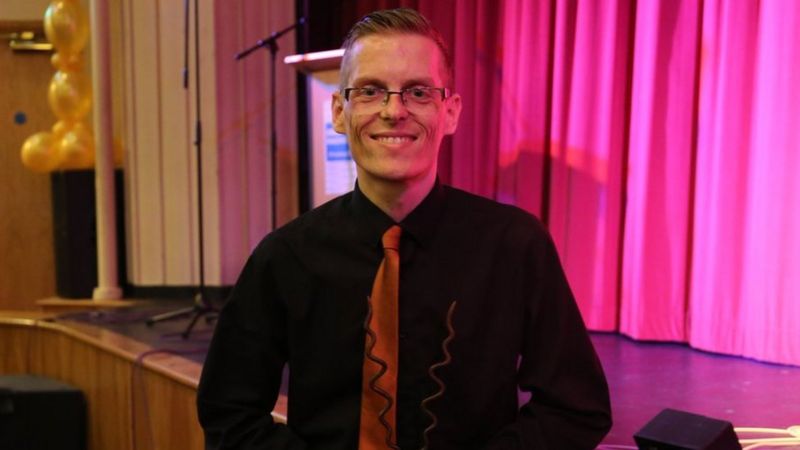 'Russ' Rules' football coach Russ Powell dies - BBC News