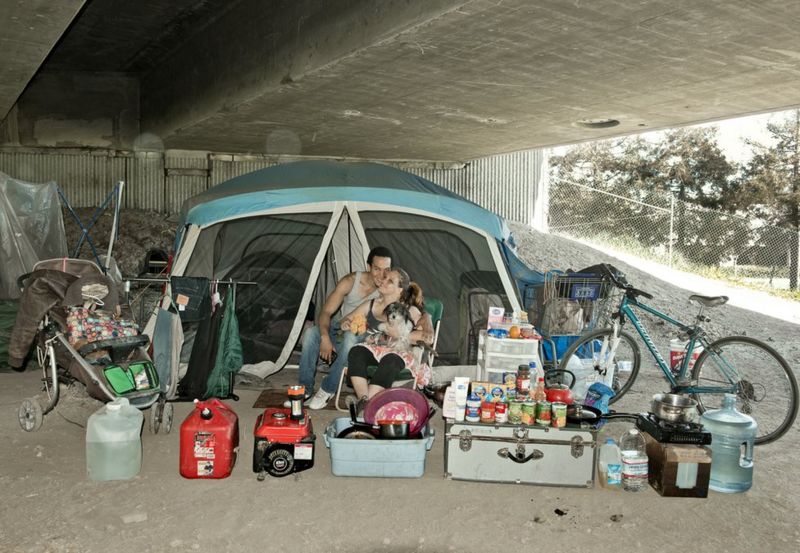 Photographing the things homeless people in California own - BBC News