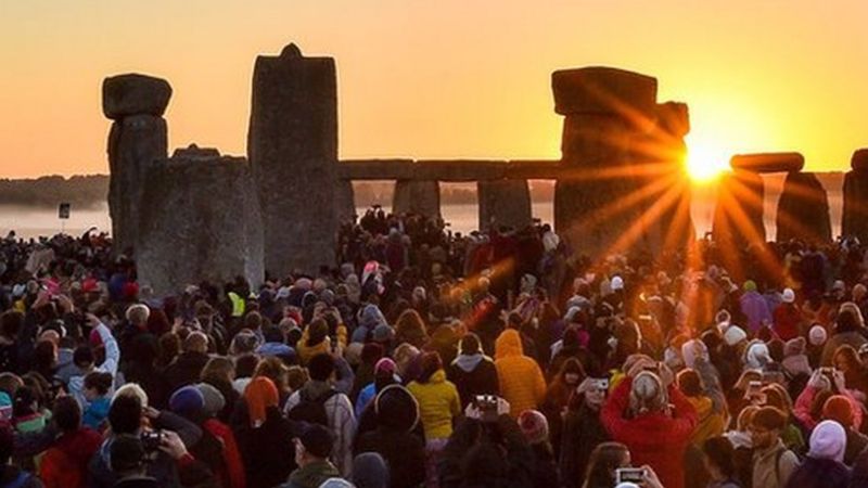 Stonehenge summer solstice: In pictures - BBC News