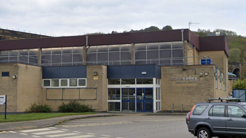 MP in fight to save threatened Batley leisure centre - BBC News