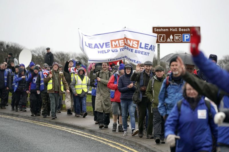 Brexit 'Leave Means Leave' march sets off from Sunderland - BBC News