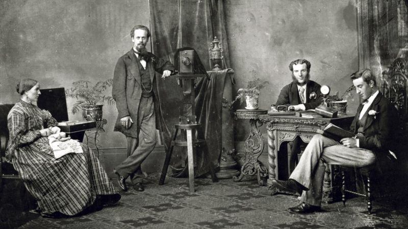 'Oldest photo studio' shows rediscovered images - BBC News