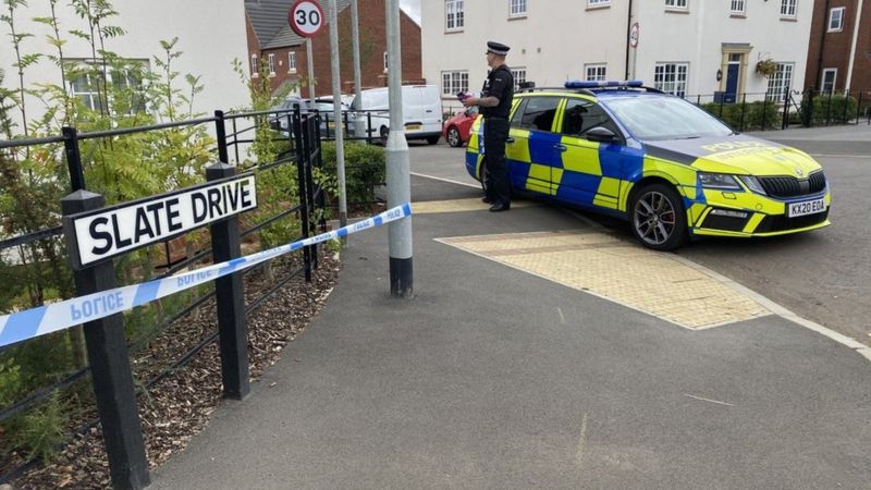 Kettering: Police not seeking anyone else over deaths - BBC News