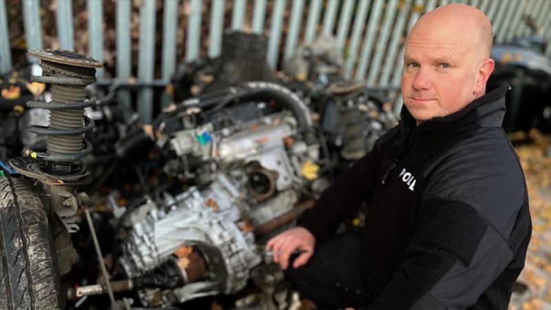 Relay theft: Mum's warning over criminals targeting keyless cars - BBC News