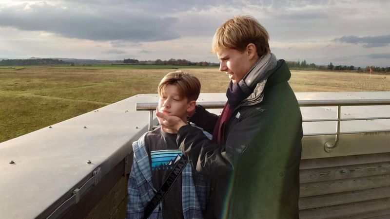 The Crown: Welsh teen Fflyn Edwards on playing Prince Harry - BBC News