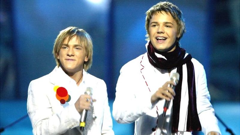 British Sign Language: GCSE plan after boy's campaign - BBC News