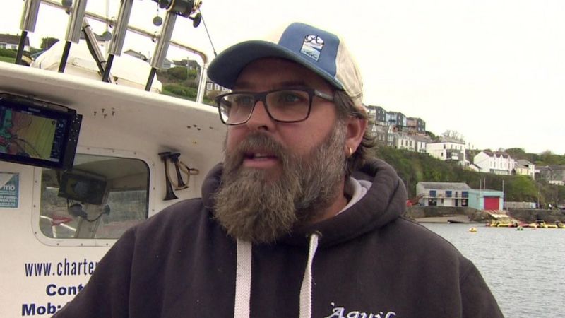 Cornwall fisherman gives part of catch to food bank - BBC News