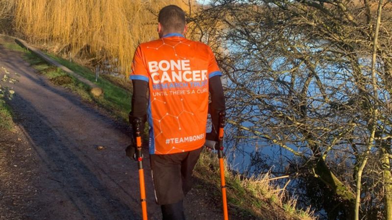 London Marathon: Cancer survivor to take on race on crutches - BBC News