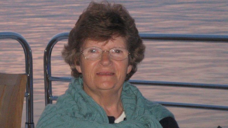 Brecon: Mum killer failed by mental health team say family - BBC News