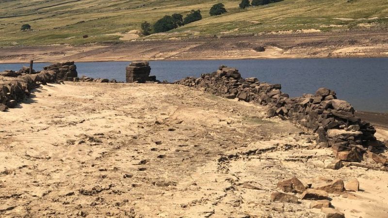Scar House Reservoir: Sunken medieval village reappears - BBC News