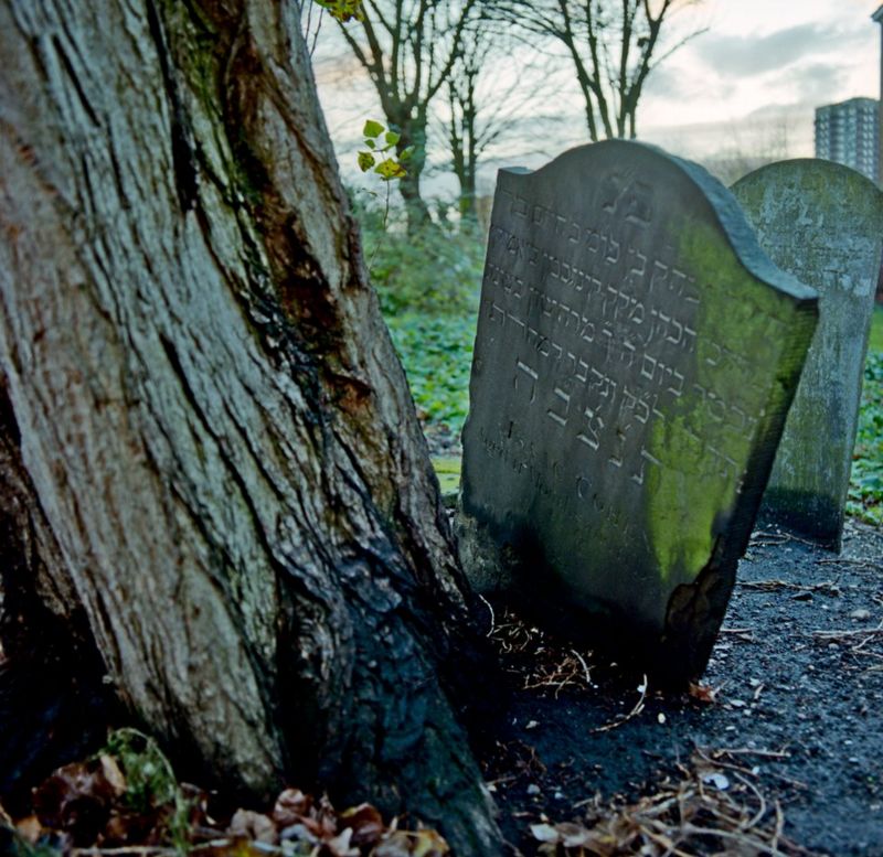 Remembering the Jewish dead - BBC News