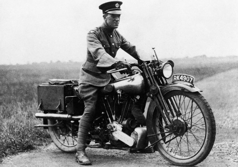 Lawrence of Arabia's robe and dagger in temporary export ban - BBC News