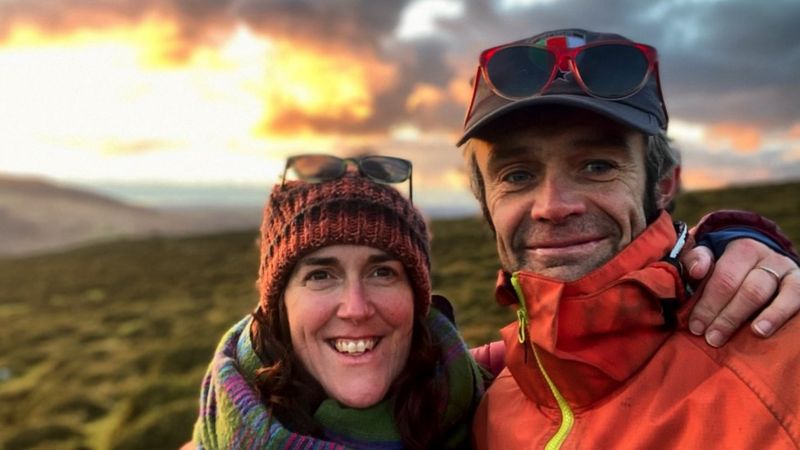 Pum munud gyda Bardd y Mis: Meleri Davies - BBC Cymru Fyw