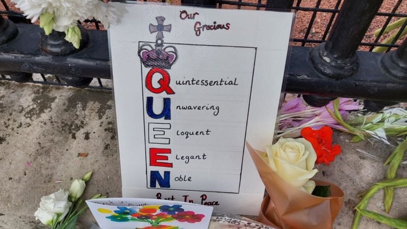 Notes to Queen Elizabeth II: Paddington bears, memories and messages ...