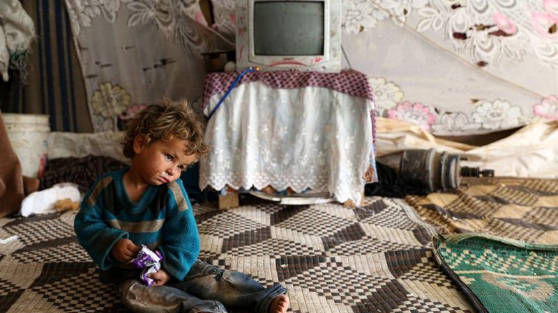Displaced people: Why are more fleeing home than ever before? - BBC News