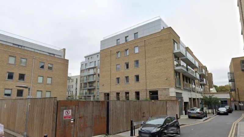 Murder arrest over Tower Hamlets stabbing - BBC News