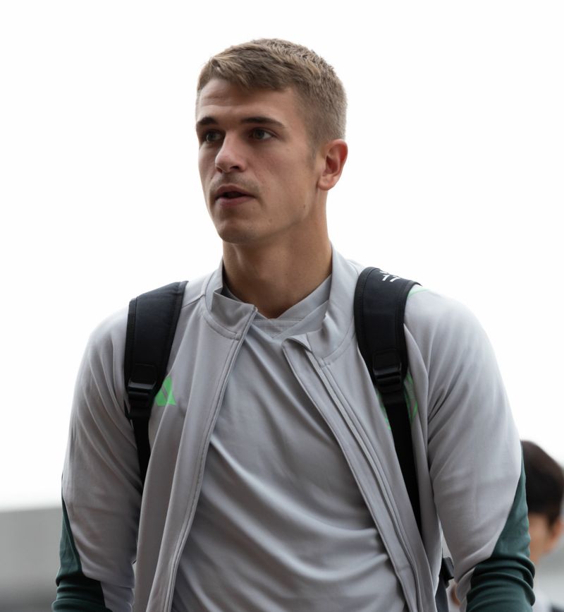 Nawrocki makes Celtic debut against County - BBC Sport