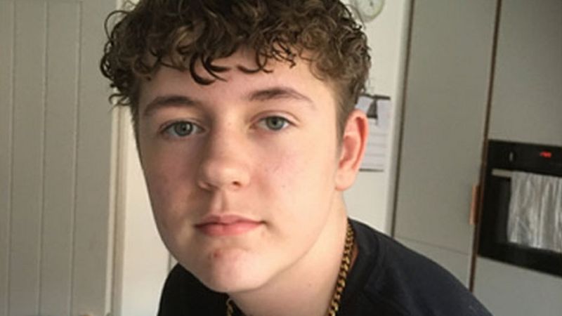 Olly Stephens: Parents support knife amnesty after son's death - BBC News
