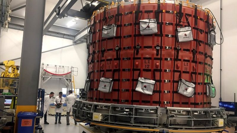 Giant jet engines aim to make our flying greener - BBC News