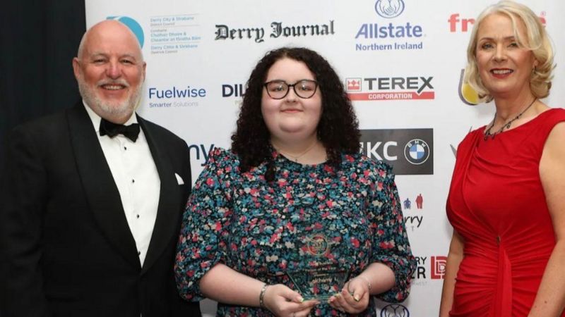 Derry entrepreneur balancing schoolwork and own business - BBC News