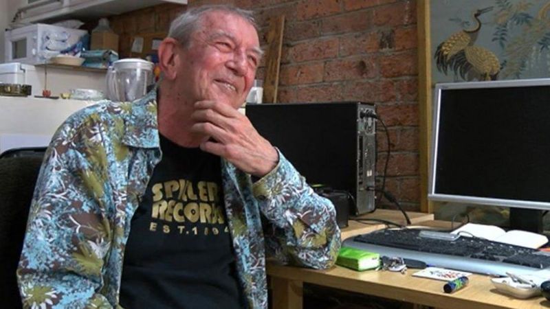 No regrets as ex-drugs smuggler Howard Marks lives with cancer - BBC News