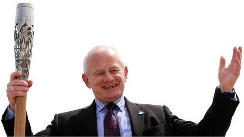 Isle of Man chief minister to retire after 32 years in politics - BBC News