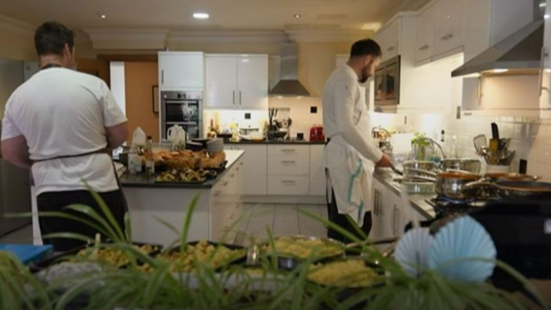 Midlands celebrity chefs team up to cook fundraising meal - BBC News