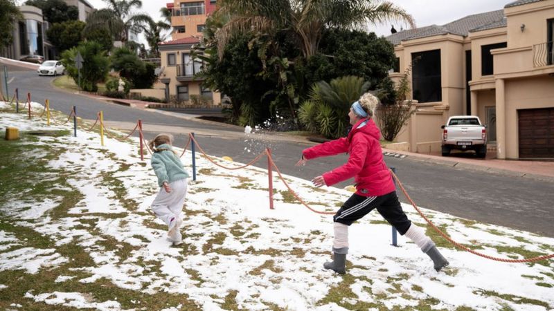 Johannesburg: Snow falls on city for the first time in more than 10 ...