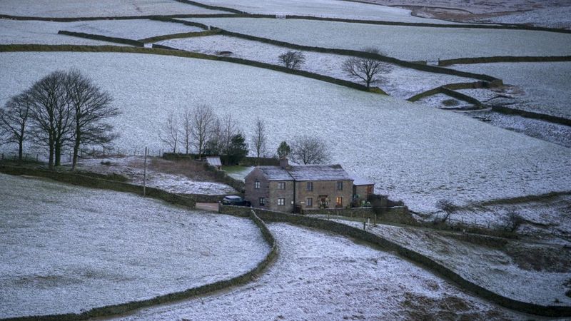 In pictures: UK snow - BBC News