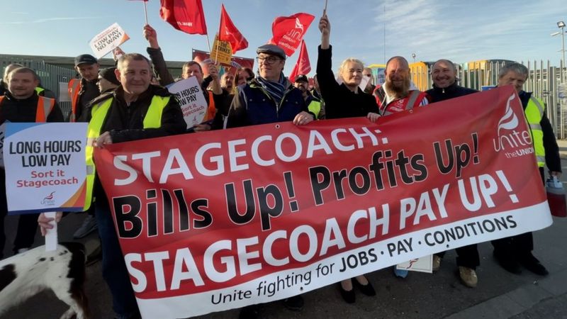 Hull: Stagecoach bus drivers begin strike action - BBC News