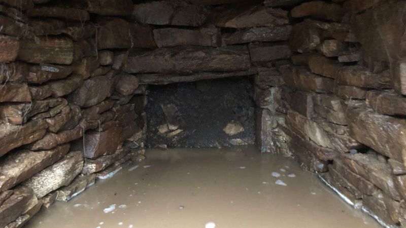 Housebuilder uncovers Iron Age chamber on Lewis - BBC News