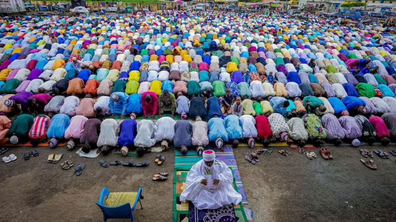Eid el Kabir in pictures: Prayers, tattoos, sunglasses and selfies ...
