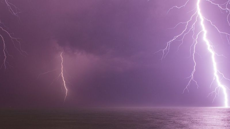 Eastbourne sees 1,000 lightning strikes in one hour - BBC News
