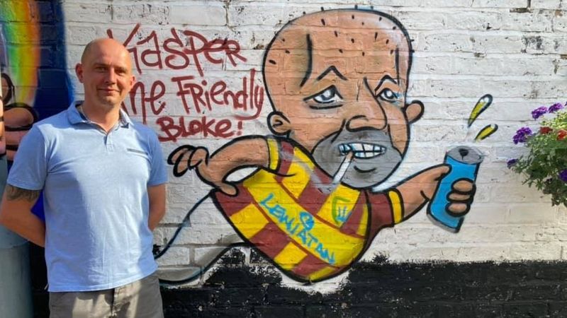 Middlesbrough community transform rundown back alley - BBC News