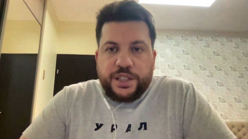 Navalny protests: Thousands across Russia join demonstrations - BBC News