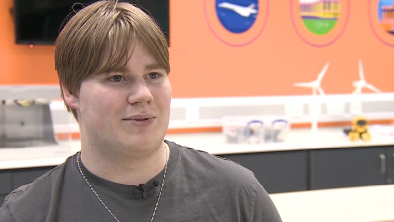 Engineering 'must change' to include everyone - BBC News