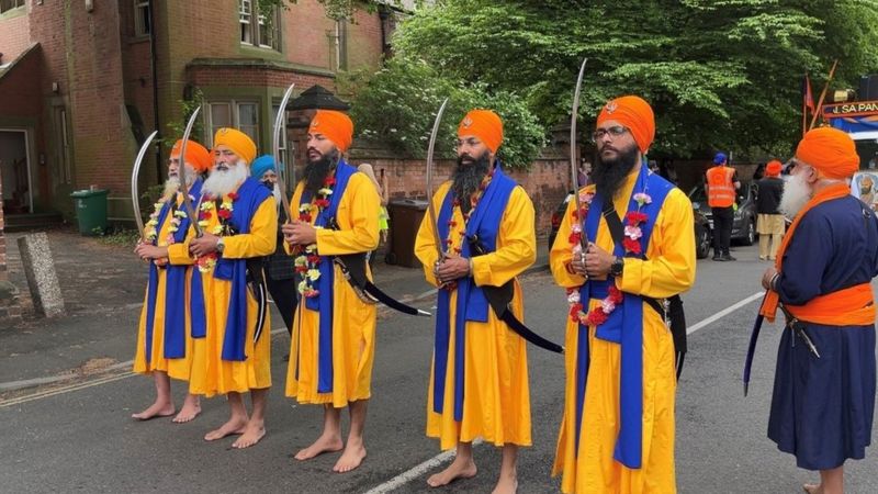 Sikh festival returns to Nottingham after pandemic - BBC News