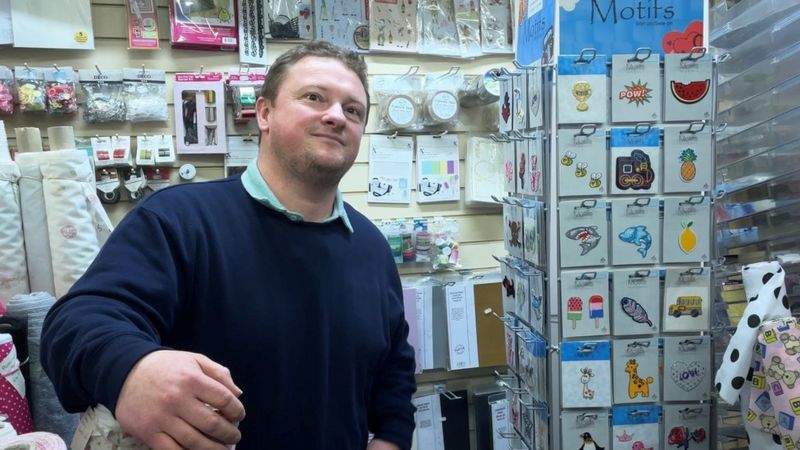 Rising living costs 'pushing people away from Guernsey' - BBC News