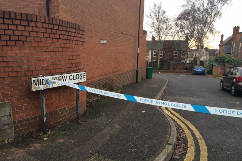 Sneinton stabbings: 'Friends' murdered 24 hours apart - BBC News
