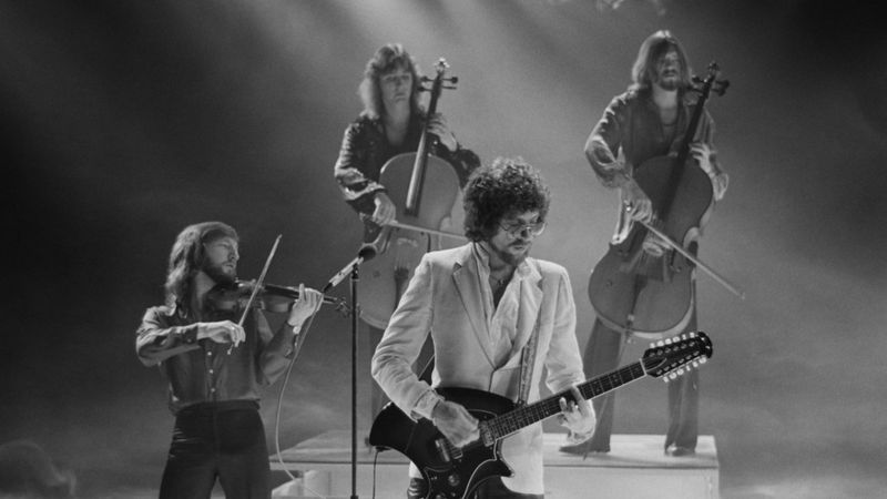 ELO and Wizzard cellist Hugh McDowell dies at 65 - BBC News